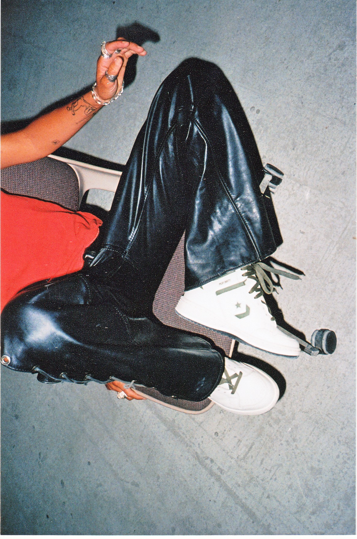 Converse再度携手UNDEFEATED推出限量联名 重塑标志性Weapon系列