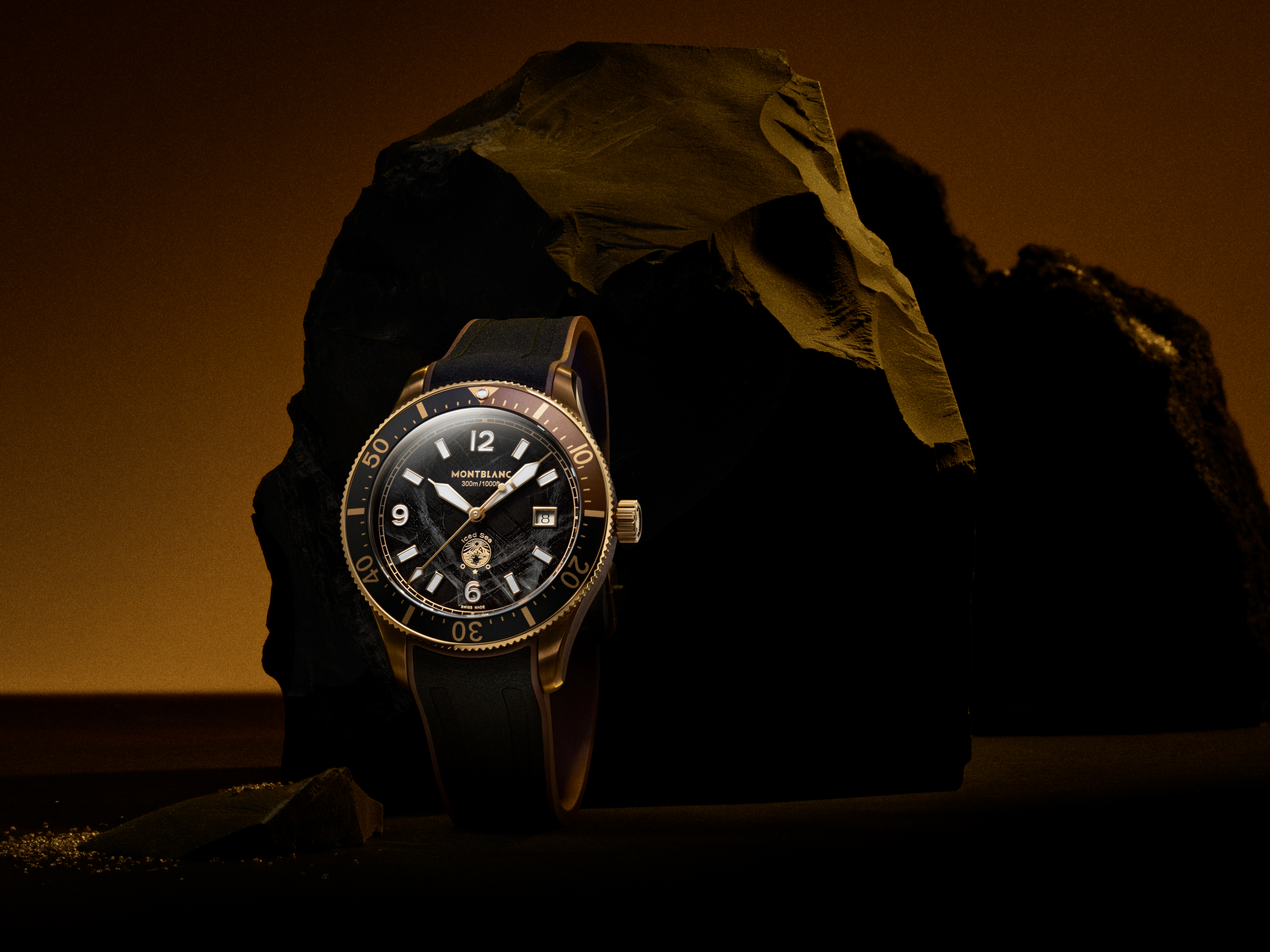 潜行冰海 寻境冰川：万宝龙推出全新冰川系列潜水腕表铜棕色特别款与勃艮第红特别款